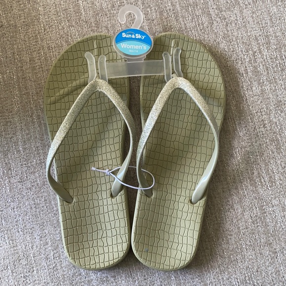 Sun & Sky | Shoes | Sun Sky Green Rubber Thong Sandals Size 78 Nwot ...